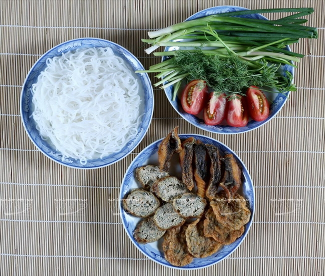 https://vietexplorer.com - Hai Phong Fish Vermicelli Soup