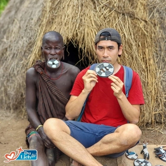 Vietexplorer.com - Vietnamese Blogger Meets Cameroon's Dupa Tribe