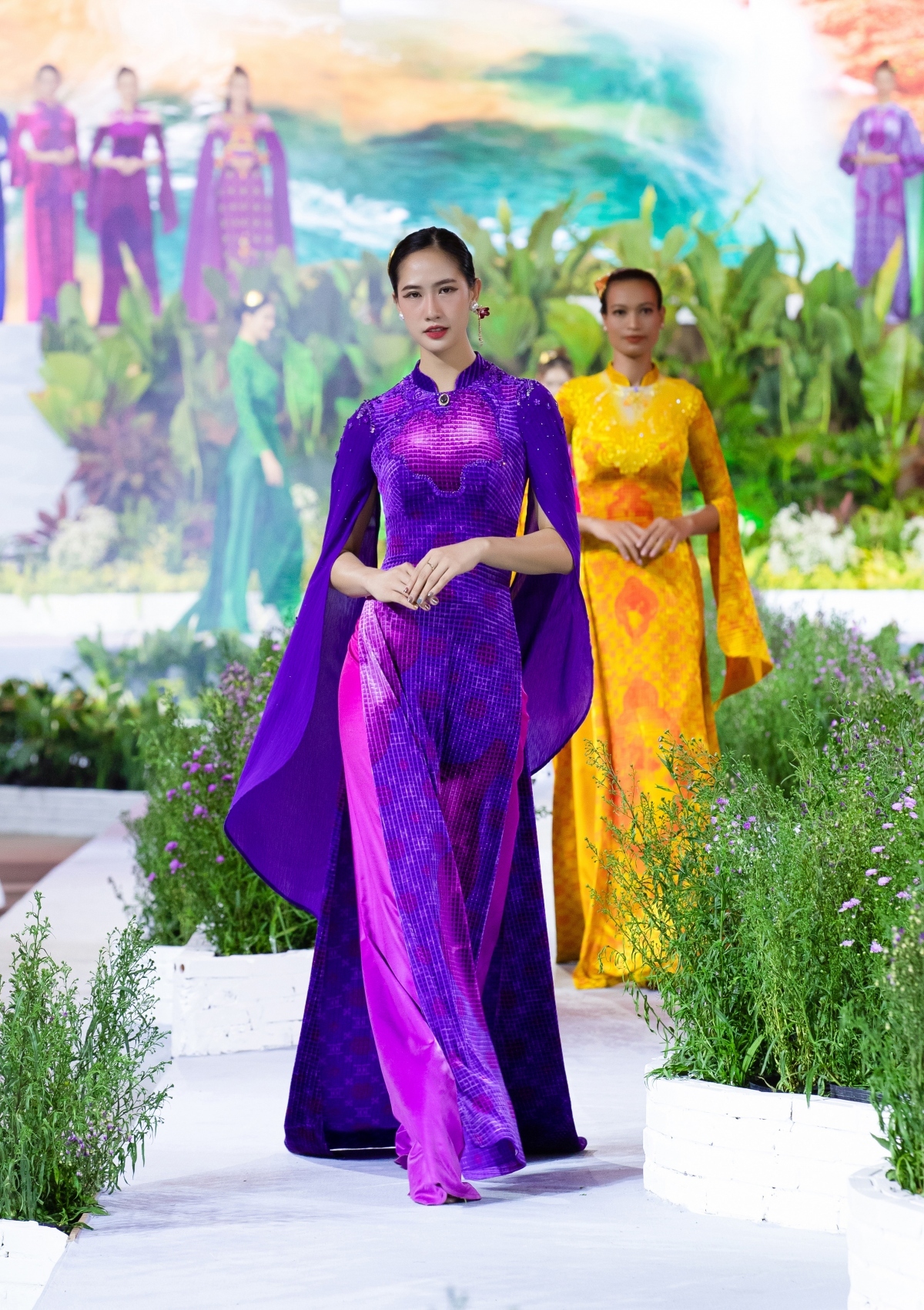 https://vietexplorer.com - Gold laminating Ao Dai collections impress ...