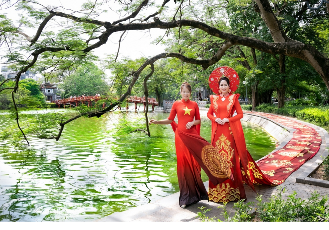 https://vietexplorer.com - Vietnamese Ao Dai Breaks Guinness Vietnam Record