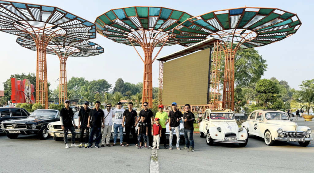 https://vietexplorer.com - Vintage car fleet takes to the roads in ...